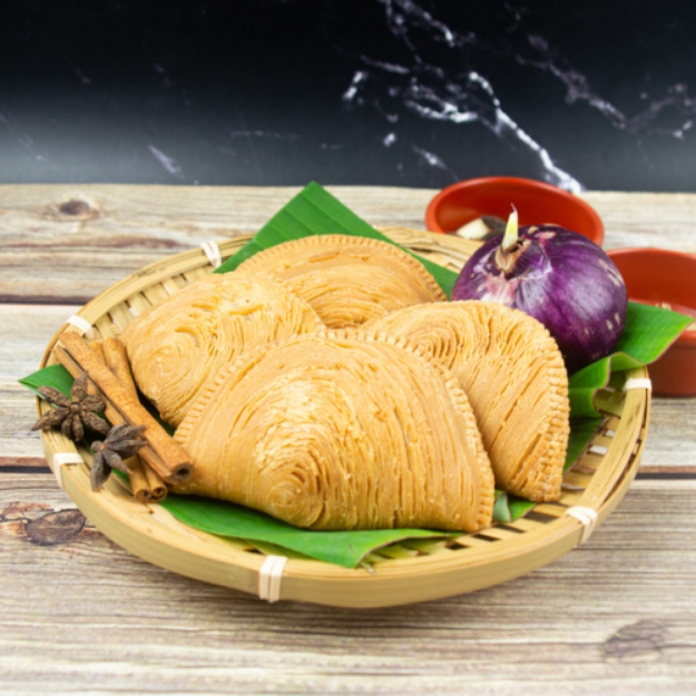 Shell Curry Chicken Puff | Tedboy